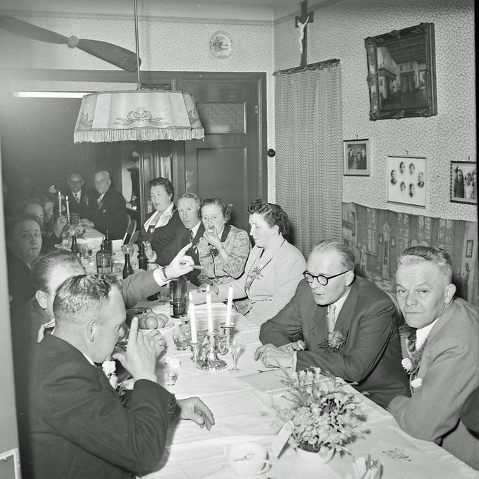 Het zilveren echtpaar Van Luyt vierde een feestje in 1953 | Eindhoven ...