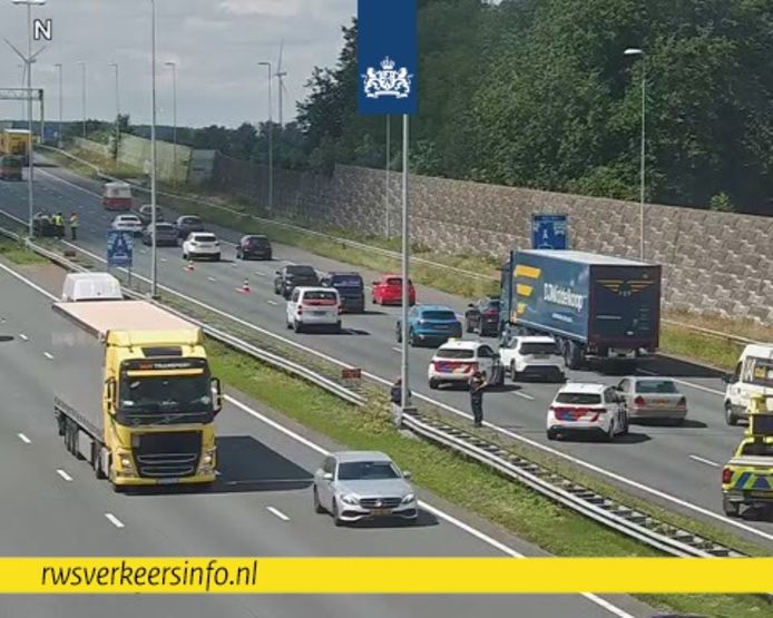 File op de A2 door ongeluk met meerdere voertuigen bij Den Bosch: op hoogtepunt anderhalf uur ...