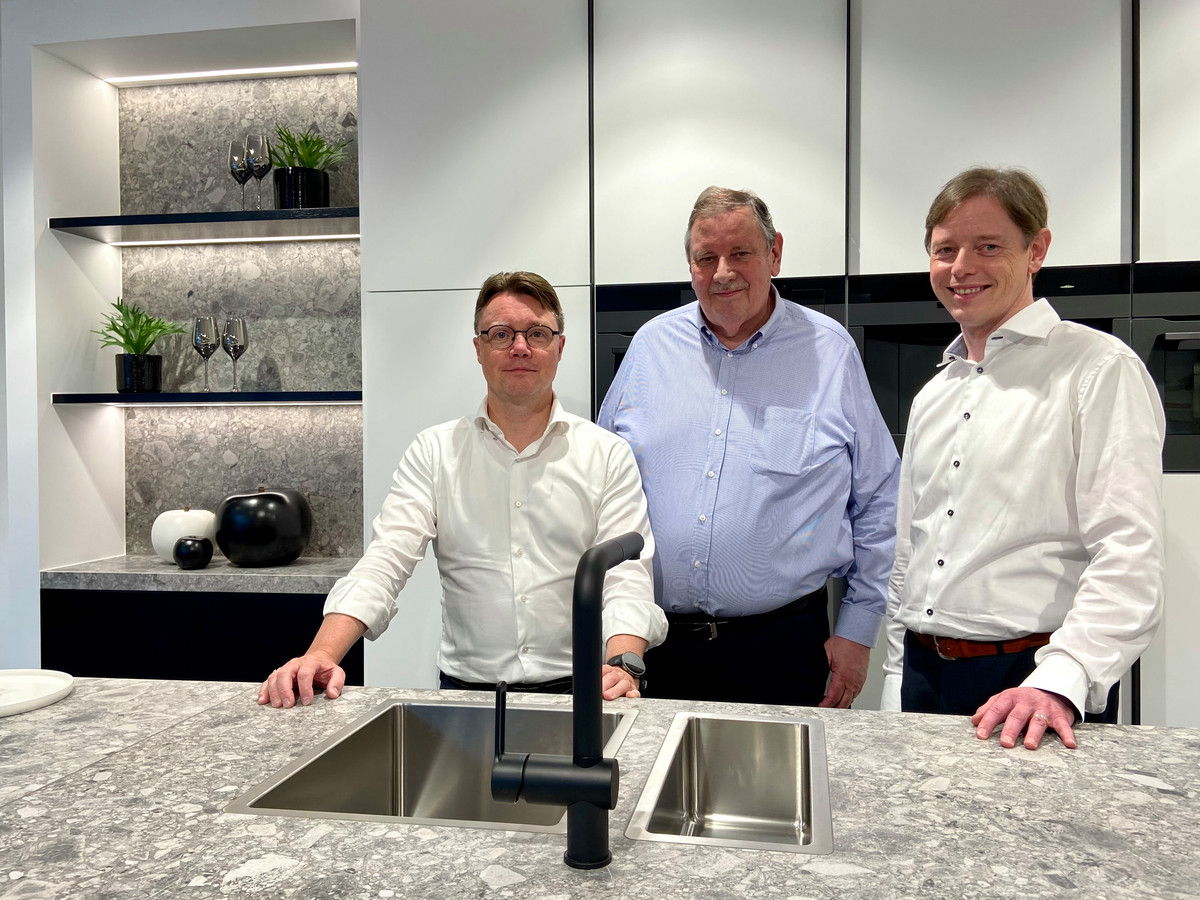 Volledig vernieuwd filiaal Dovy Keukens in Schoten is grootste ...