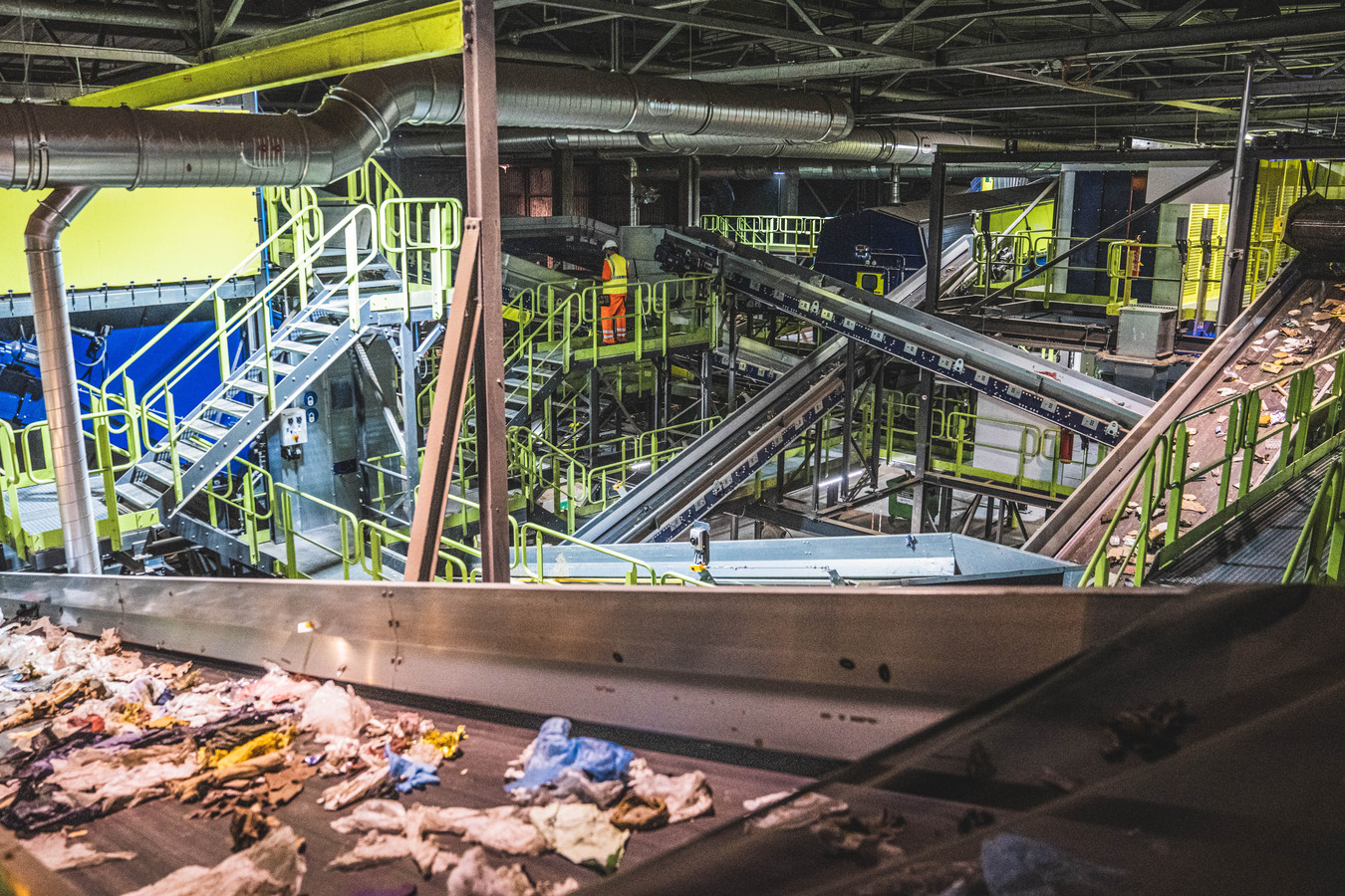 Hier komt het afval van heel wat Gentse bedrijven terecht: Veolia opent ...