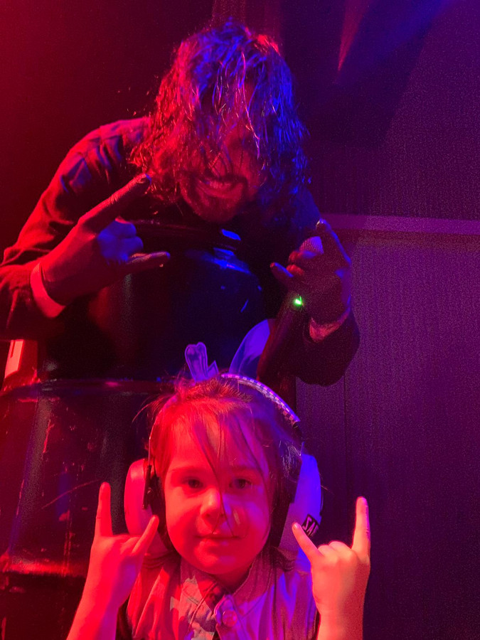 Quintaya (5) mag het podium op tijdens concert van Channel Zero: “Dat ...