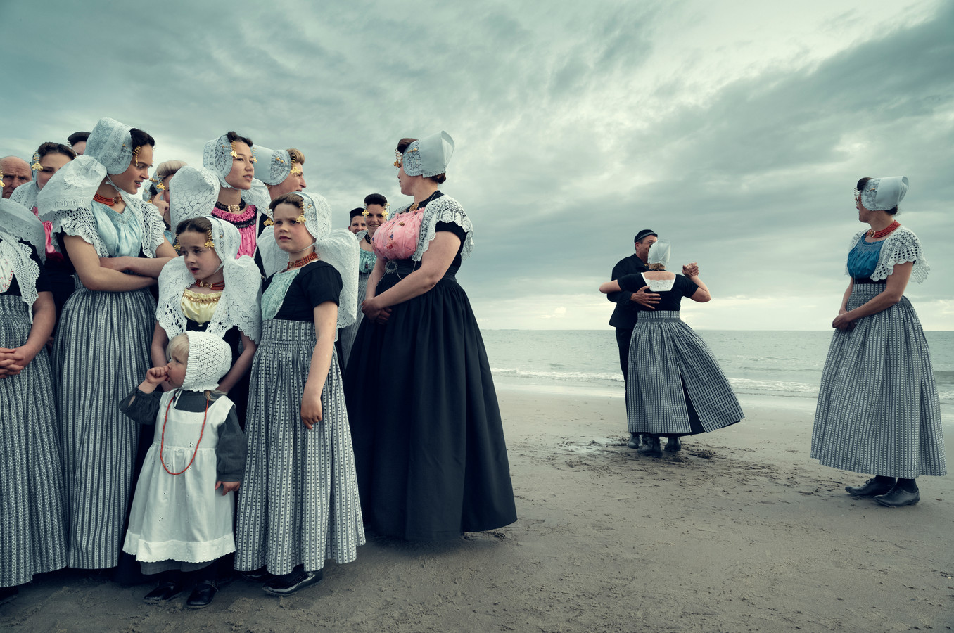 Zeeuwse dracht schittert in indrukwekkend fotoboek: ‘Ik was echt ...