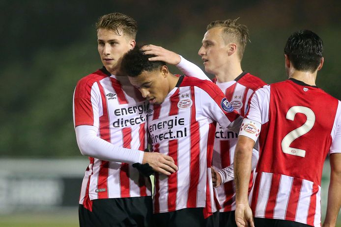 Jong PSV komt met galavoorstelling en fraai staaltje teamgeest | PSV ...