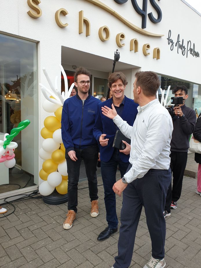 Andy Peelman bouwt feestje voor 15-jarig bestaan van Relaqs en lancering nieuwe kledingcollectie ...
