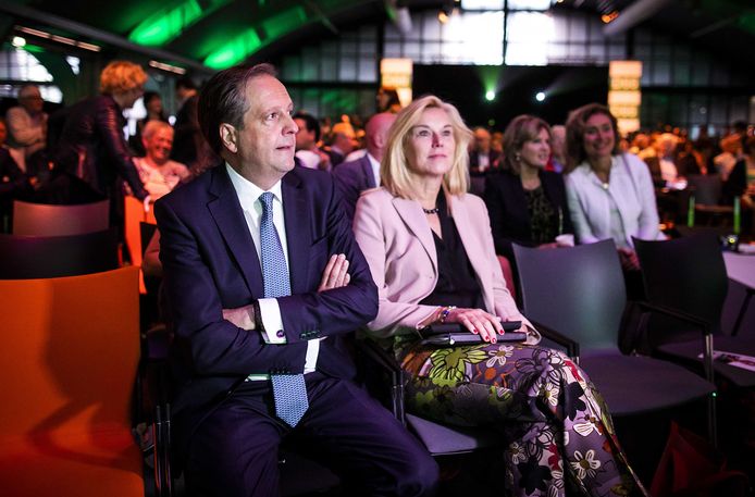 Pechtold met de schrik vrij op D66-congres | Politiek | AD.nl