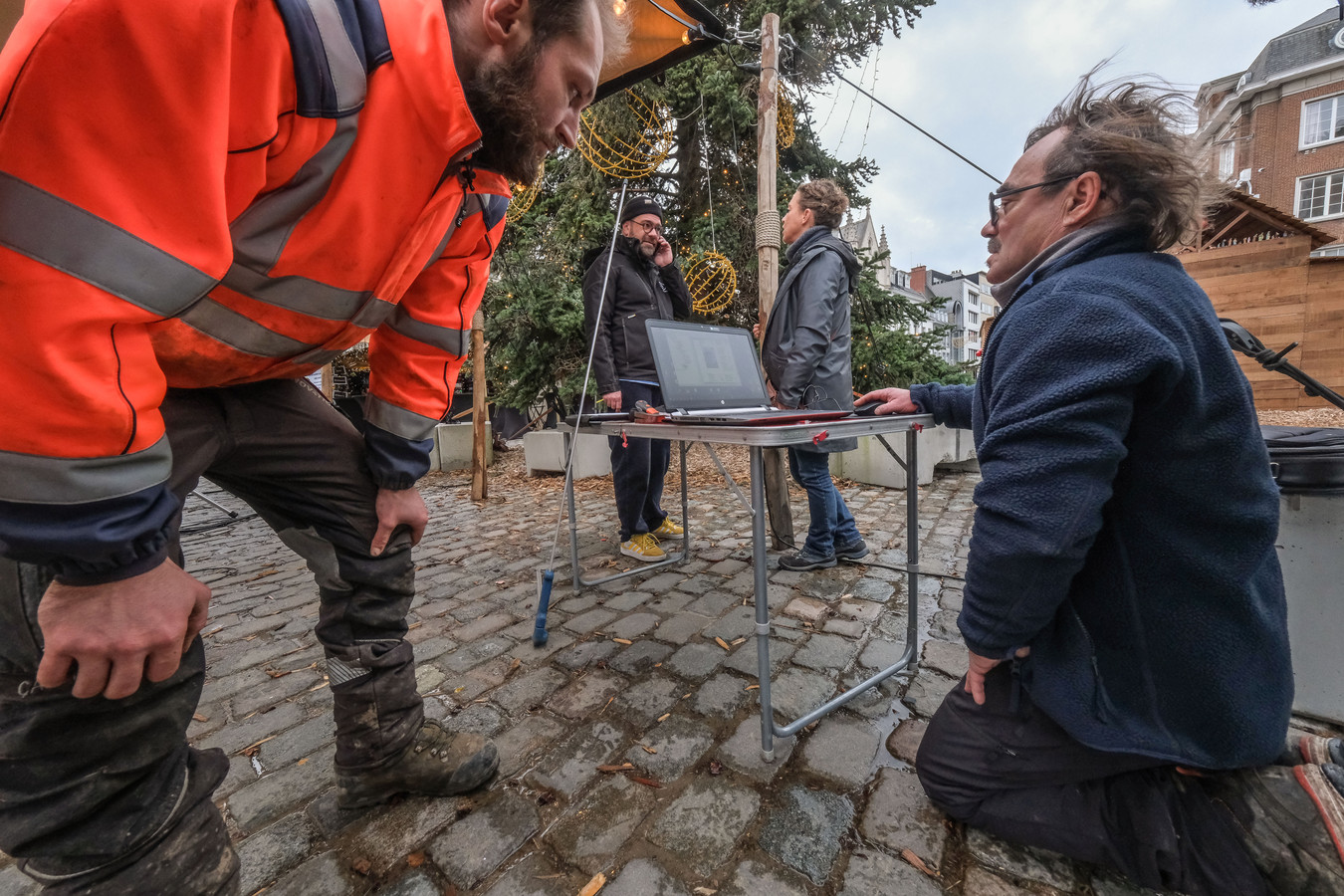 Kerstboom in Kortrijk bestand tegen windsnelheden tot 75 kilometer per ...