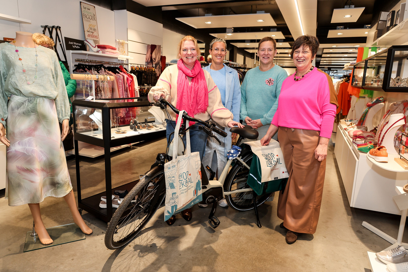 Griet wint e-bike na deelname aan eindejaarsactie ‘Liever Lokaal ...