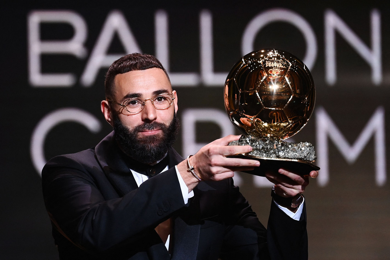 Karim Benzema wint voor het eerst de Gouden Bal: ‘Dit heeft altijd in ...