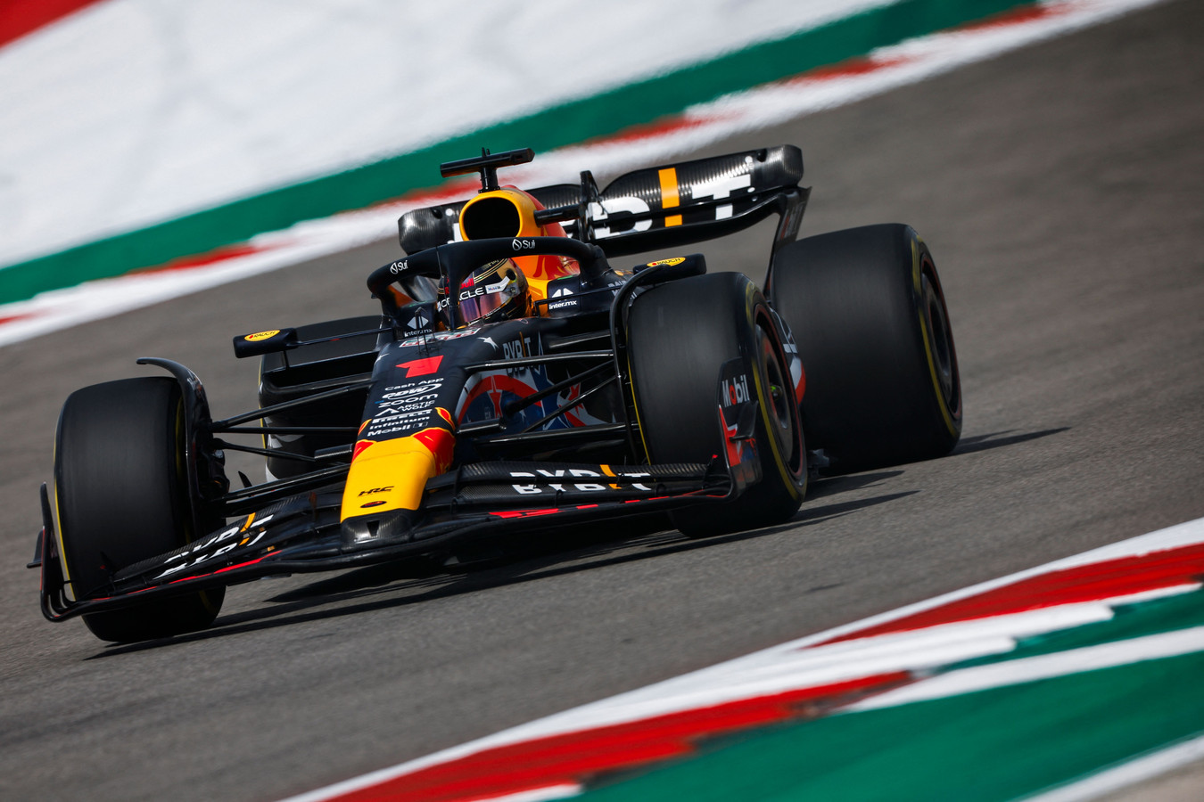 Max Verstappen neemt sportieve revanche en mag sprintrace in Texas ...