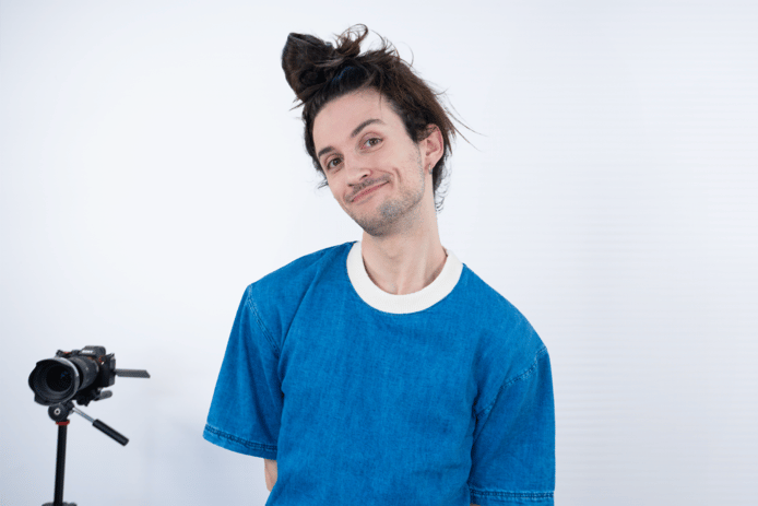 “Ik heb het leven lang genoeg té serieus genomen”: TikTokker Bert De Kock gaat presenteren op ...