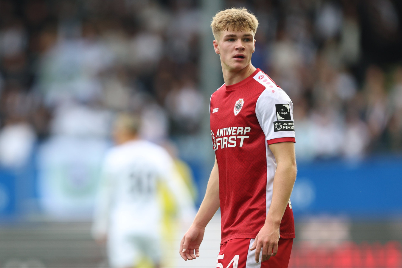 Wie is Semm Renders (16), de jongste debutant ooit bij Antwerp? “Zweven ...