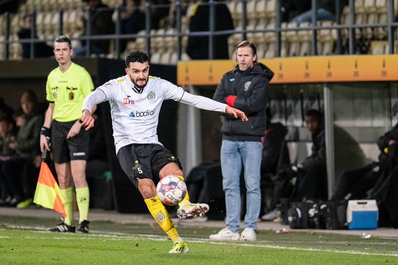 Hans Cornelis met Lokeren-Temse naar ‘beste amateurploeg van het land ... Hans Cornelis met Lokeren-Temse naar ‘beste amateurploeg van het land ...
