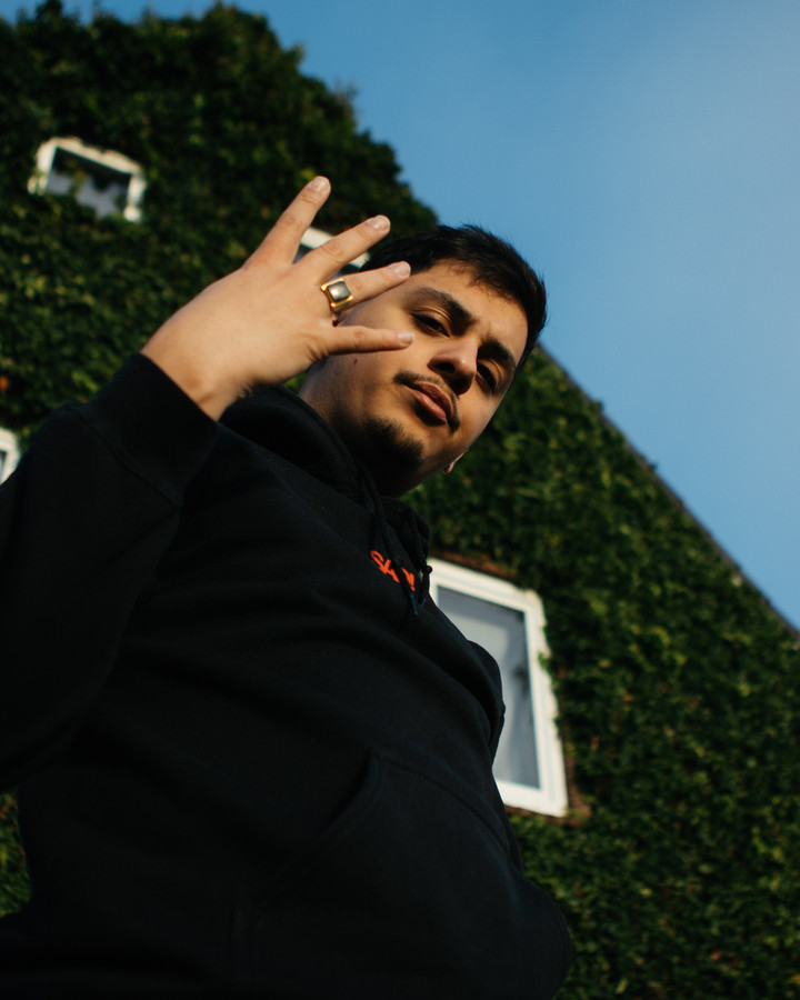 Rapper Laylo uit Eindhoven geeft zich bloot op goudeerlijke nieuwe ...