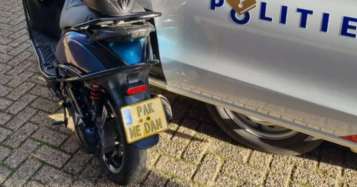 Bromfietser (19) met 'pak me dan' op kentekenplaat gearresteerd na ...