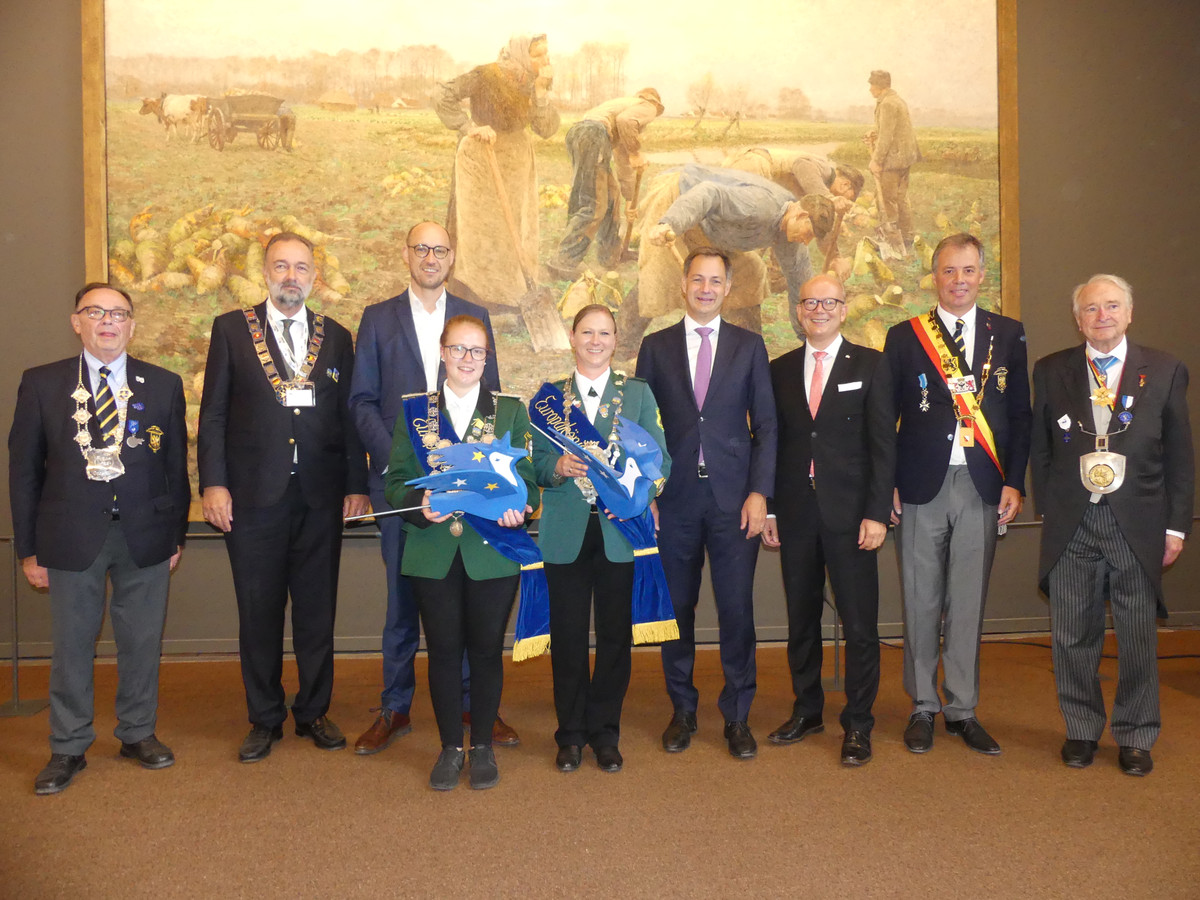 Premier Alexander De Croo bezoekt schuttersfeest | Foto | hln.be