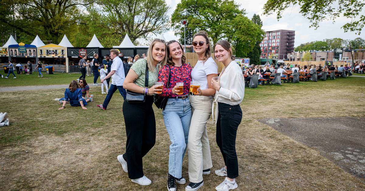Populairste artiest van Nederland gestrikt voor Bevrijdingsfestival Enschede, Vettt ...