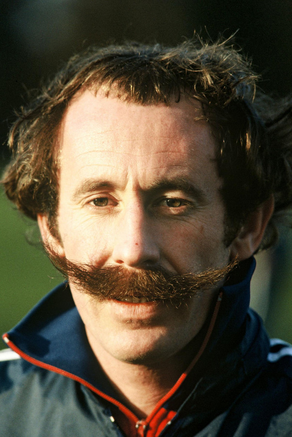 Movember: Het Nederlands snorrenelftal | Foto | AD.nl