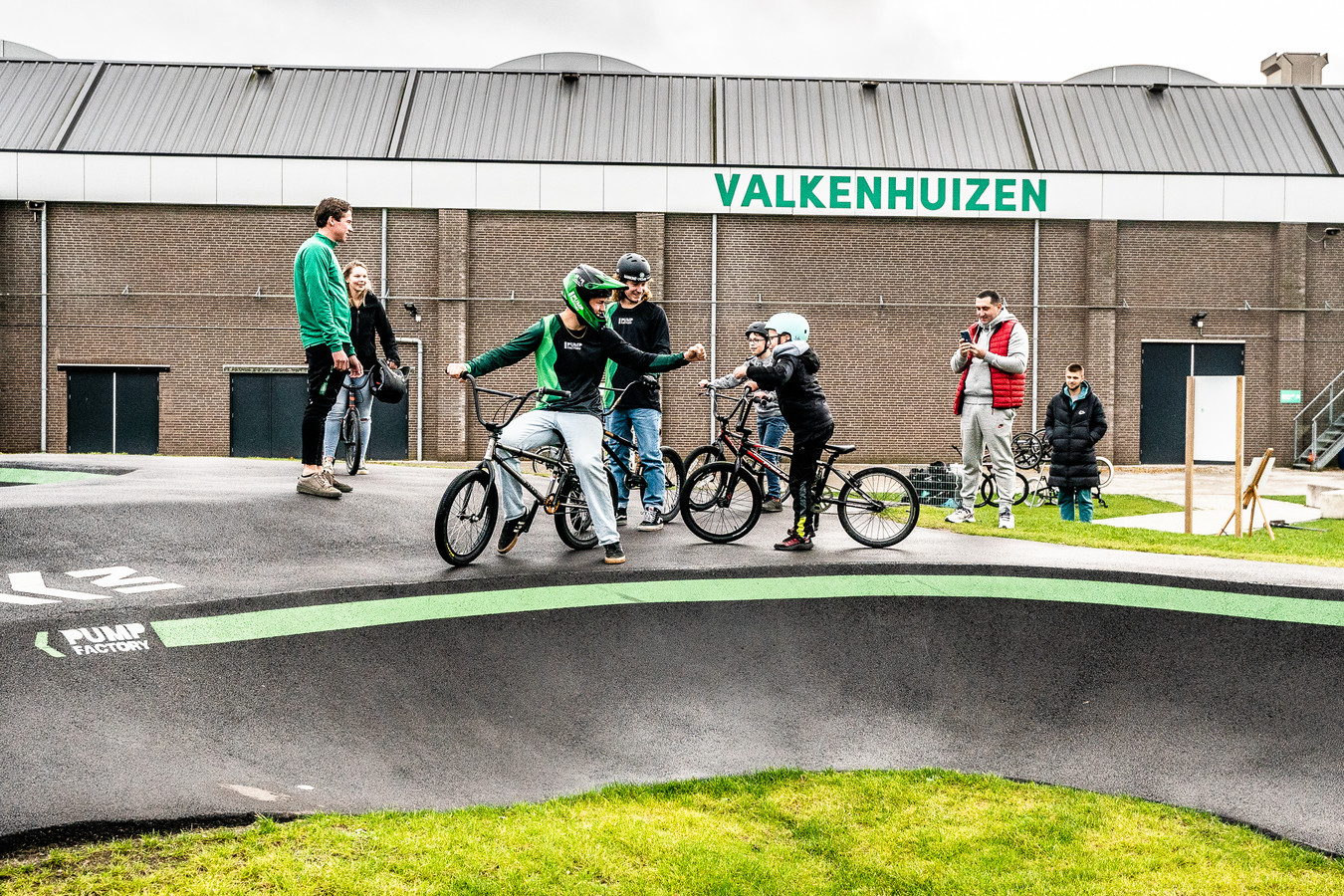 ‘Het geheim van Valkenhuizen’ in Arnhem feestelijk onthuld, wethouder ...