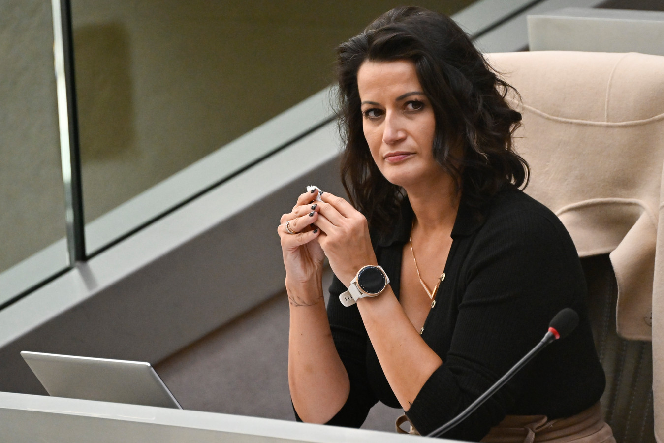 “Intimidatie” en “stap te ver”: minister-president Jambon (N-VA) zwaar ...