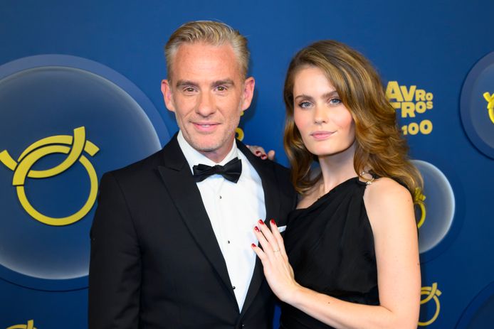 Art Rooijakkers met grote liefde Karlijn getrouwd: ‘Jij en ik’ | Show ...