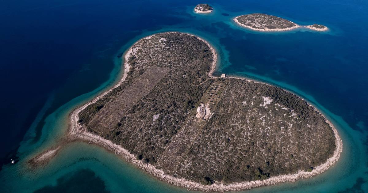 Hartvormig “eiland van de liefde” in Kroatië staat gedeeltelijk te koop ...