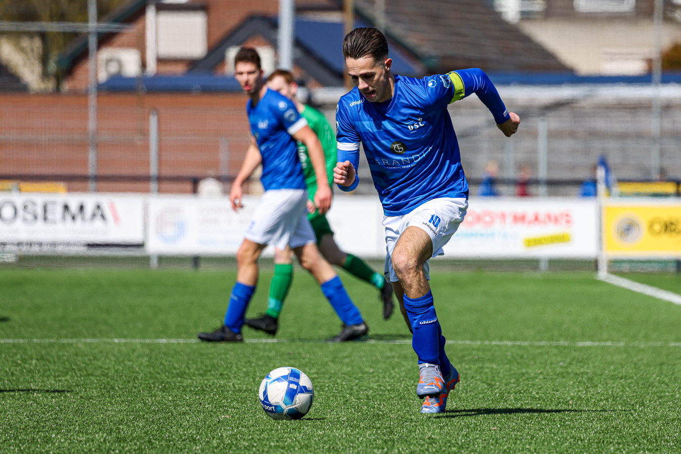 DSC viert feest naast het veld, maar binnen de lijnen gaat het onderuit ...