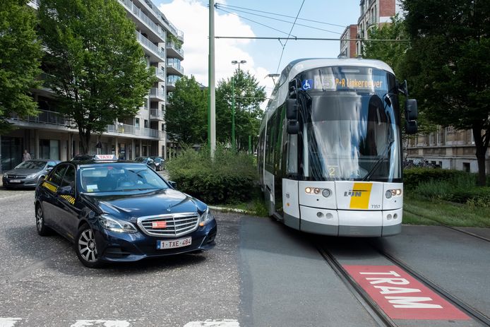 Zoveelste botsing tussen tram en auto op Grotesteenweg: “Je ziet niets ...
