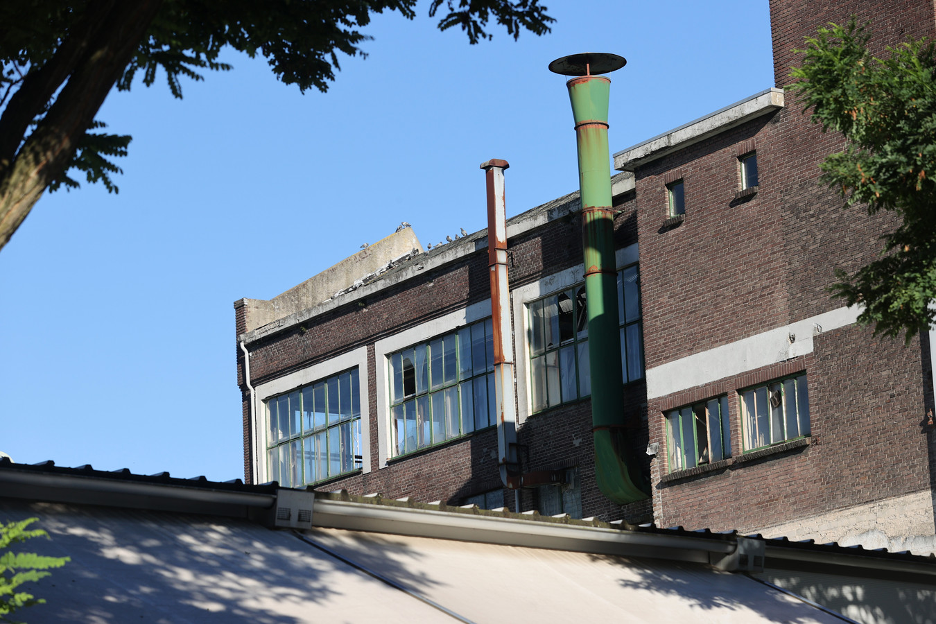 Wat moet er gebeuren met dit gebouw midden in Helmond? ‘Hoe het erbij ...