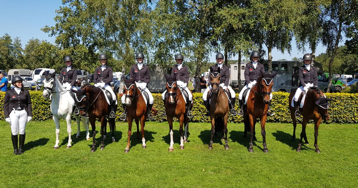 Zes dames van De Eschuiters uit Wierden pakken Nederlands kampioenschap ...
