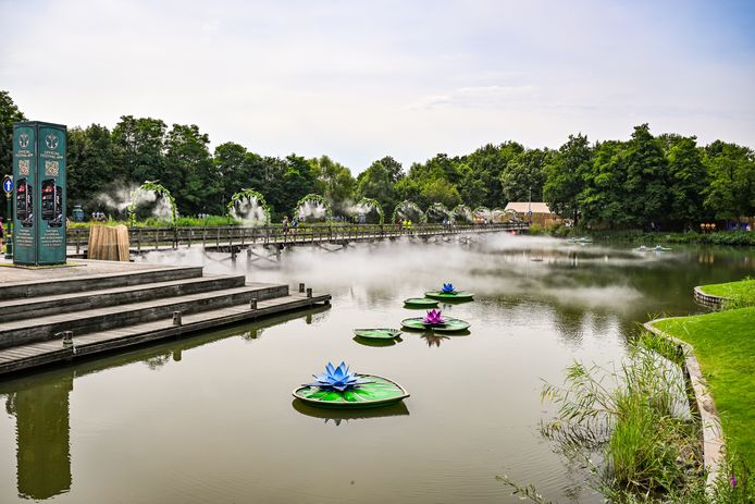 Steek het water over met een magisch vlot en ga dansen voor een ...