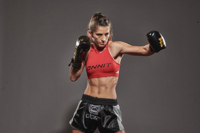 Openbare training van wereldkampioene kickboksen Tiffany ‘Time Bomb ...