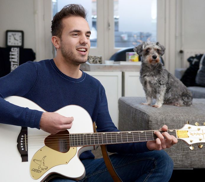 Zanger Sam Knoop, de 'Guus Meeuwis' van Geertruidenberg met eerste ...