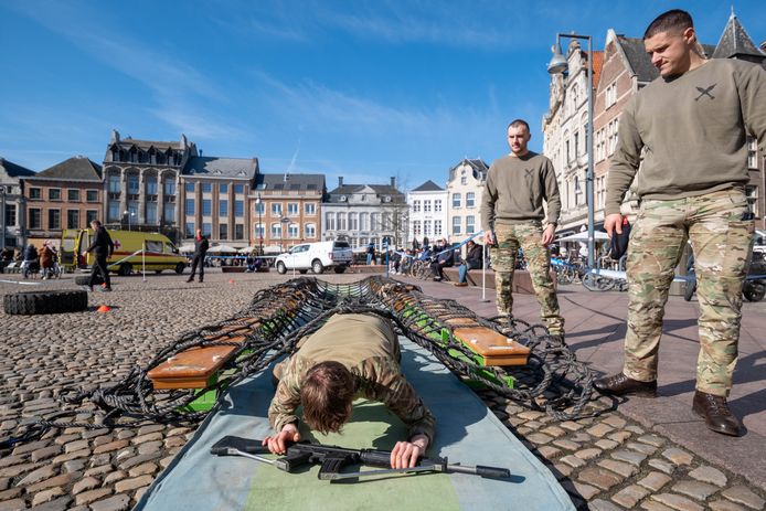 Bataljon Artillerie schenkt 2.300 euro aan 't Hofke en laat Lierenaars ...