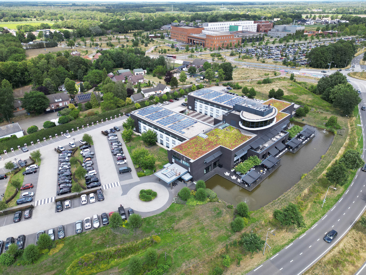 Nog veel vragen over azc Uden in hotel Van der Valk, verzet met ...