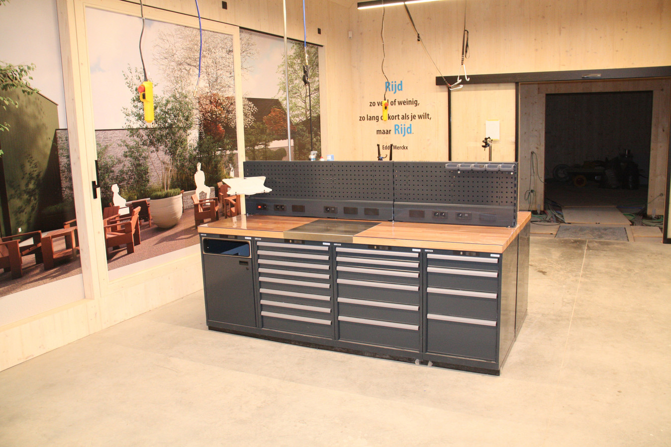 NET OPEN. Lo-Reninge heeft met Velolo een eerste fietswinkel: “We doen ...