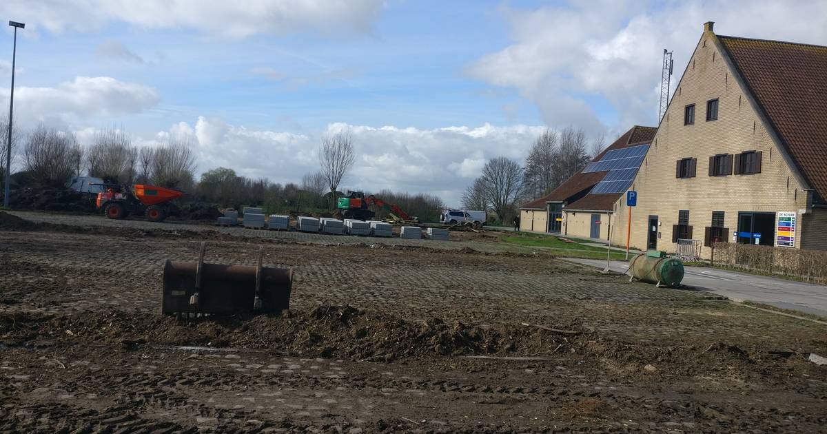 Gemeente neemt parking OC De Sceure onder handen | Vleteren | hln.be