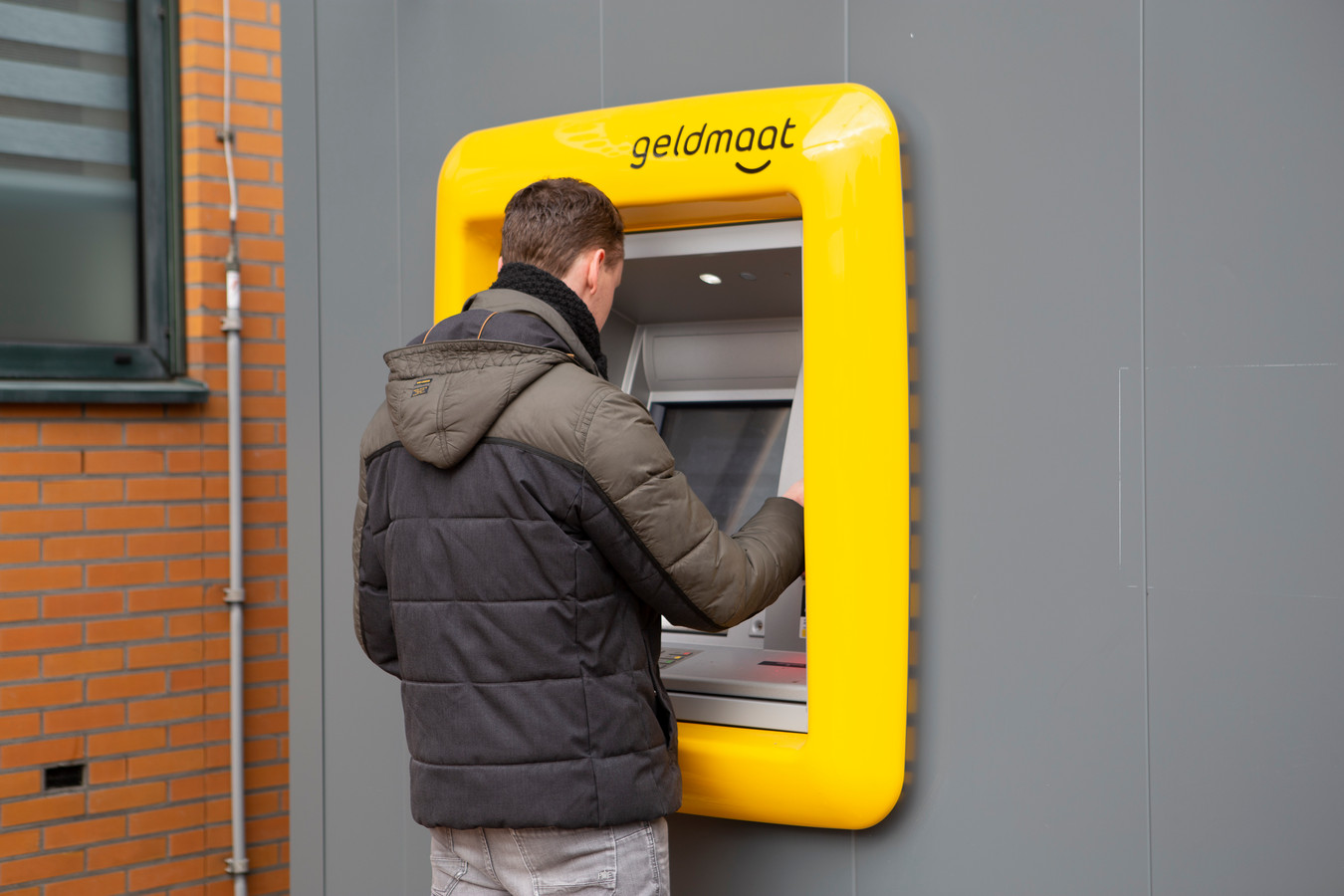 Ruim 900 minder geldautomaten sinds eind 2020 | Foto | gelderlander.nl