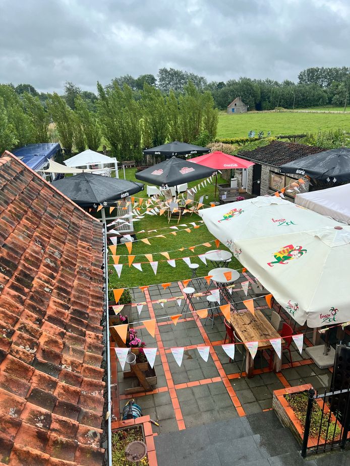 Zomerbar Passage Vélo wordt voor even Holland House: "Pintjes aan 1,50 ...