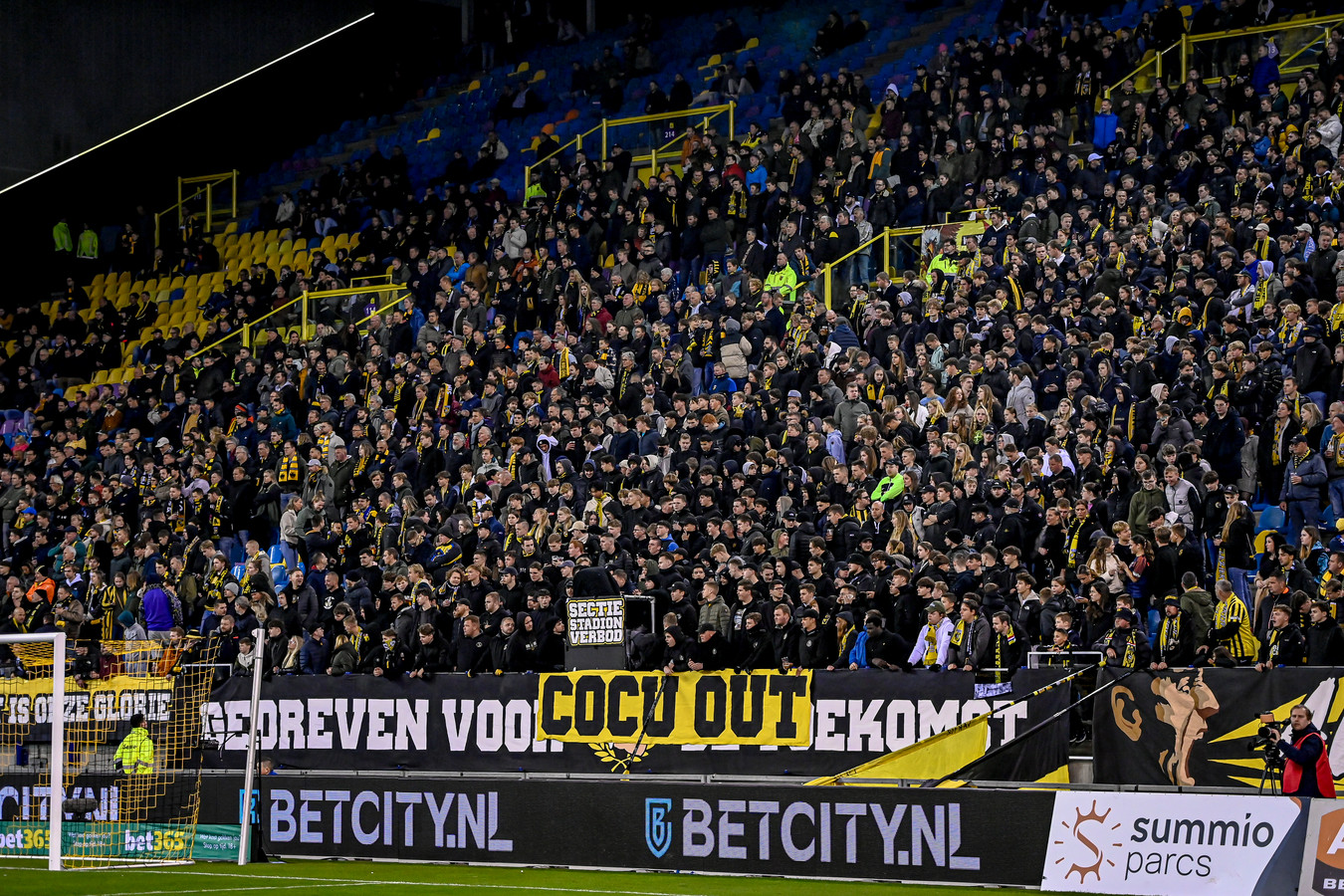 Vitesse in zwaar weer? Op de markt is het vertrouwen groot: ‘Mijn zoon ...
