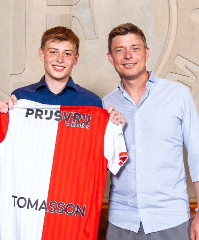 Zoon (16) van Jon Dahl Tomasson tekent bij Feyenoord: ‘Bijzonder om in ...