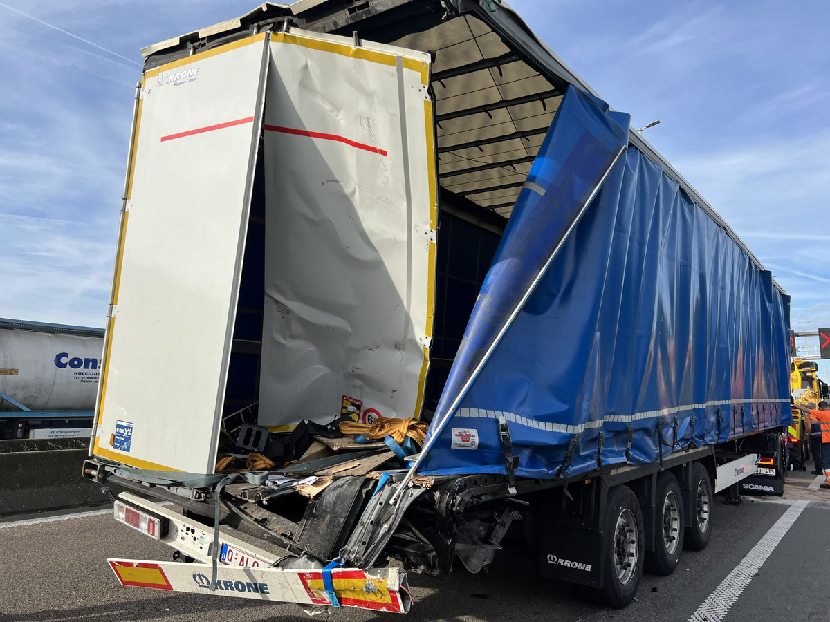Ongeval met twee vrachtwagens op E313 ter hoogte van Ranst: rijbaan ...
