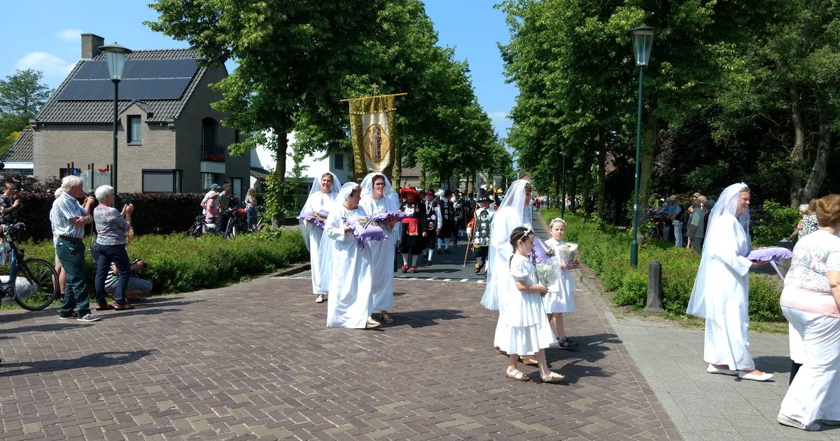 Ommelse processie in een nieuw jasje | Asten | ed.nl