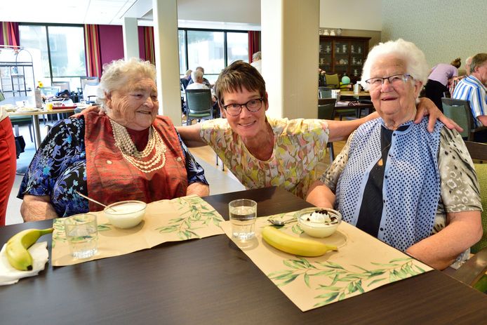 Mevrouw Zondag (96) straalt weer dankzij kleurrijke slab: ‘Heb nu toch ...