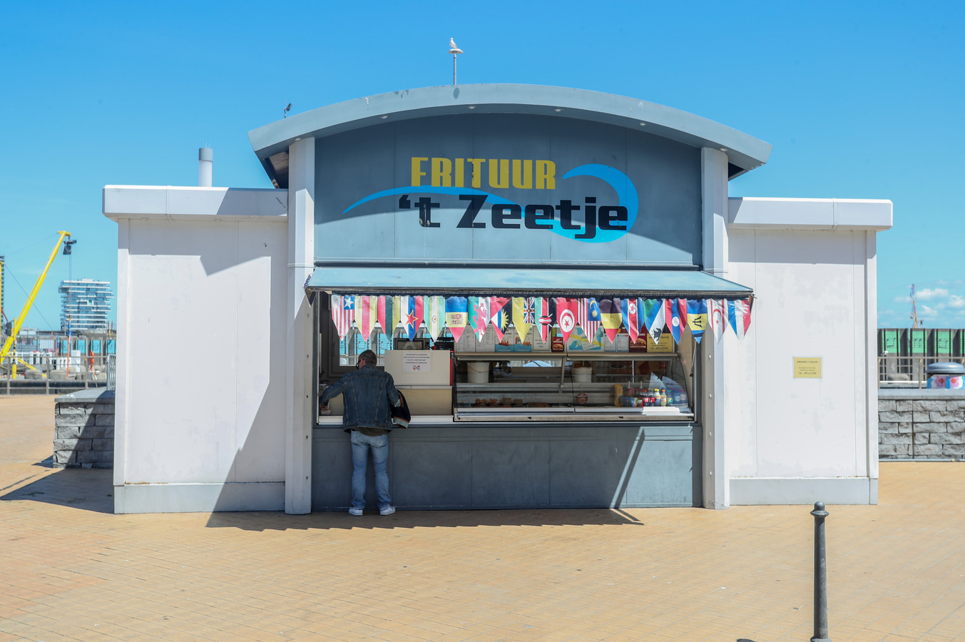 Luc Bellings vindt het perfecte frietkot aan zee: “10/10, deze frituur is een omweg waard ...