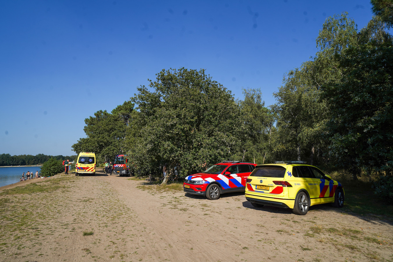Man die uit Geffense Plas in Oss werd gehaald is overleden: ‘Hij lag ...