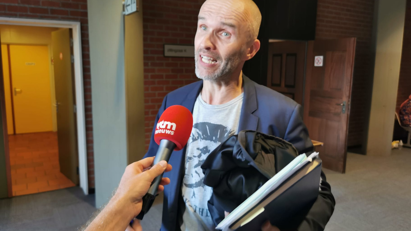 “Ze zijn met illegale activiteiten bezig”: buurtbewoners zetten eerste ...