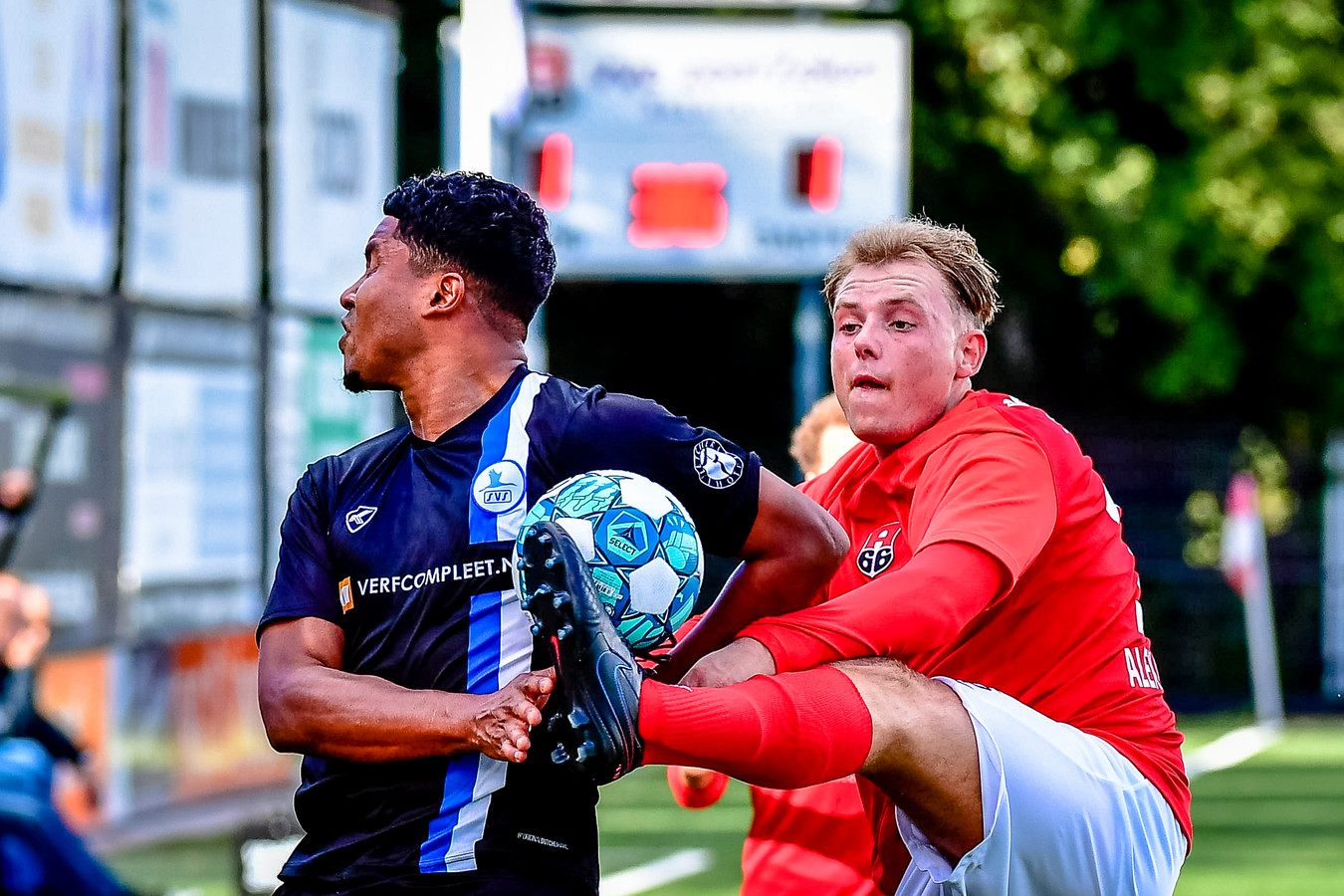 Schiedamse burenruzie eindigt in echte ruzie, VOC kan thuis nooit ...