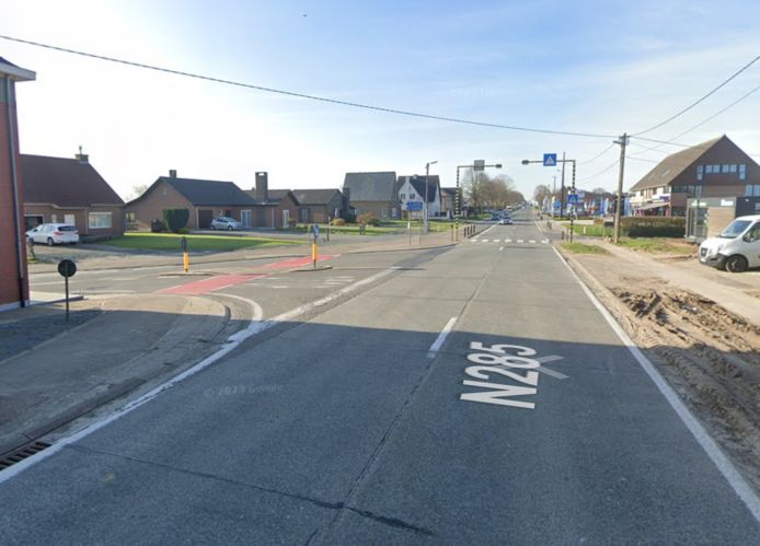 Gooik maakt twee gevaarlijke kruispunten langs de N285 veiliger | Gooik | hln.be