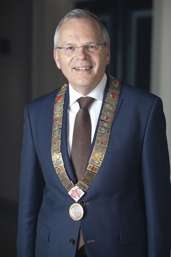 Burgemeester Stroe prijst boeren en inwoners voor ordelijk verloop ... Burgemeester Stroe prijst boeren en inwoners voor ordelijk verloop ...