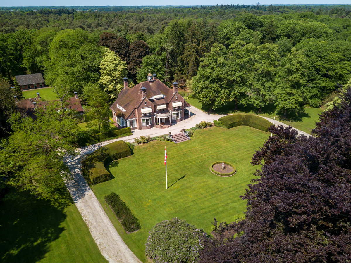 Maria Hoeve, gebouwd door de opa van Mies Bouwman, lijkt een koopje in ...